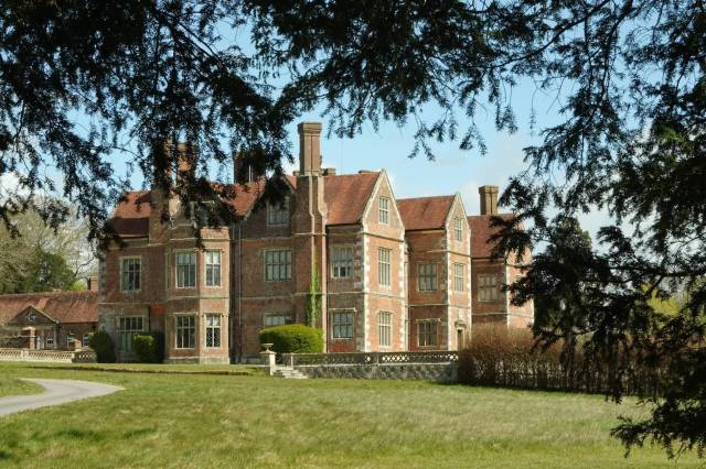 The Breamore Mizmaze: nature and contemplation – New Tales from an Old ...